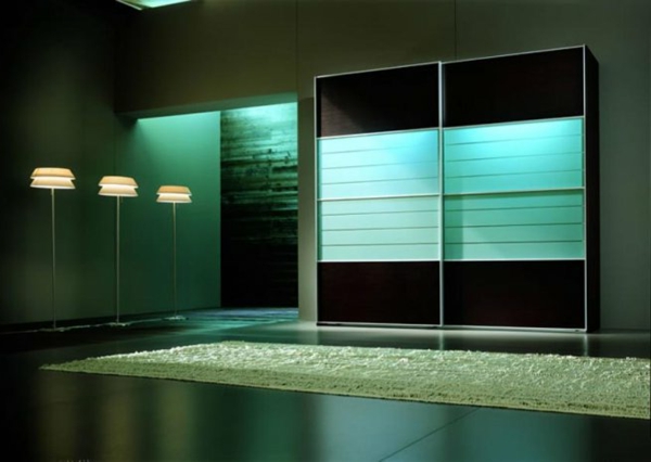 La porte de dressing coulissante garantit un style moderne pour votre ...