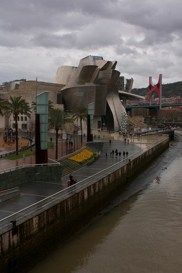 Bilbao : L’histoire folle du bâtiment qui a changé une ville (et les ...