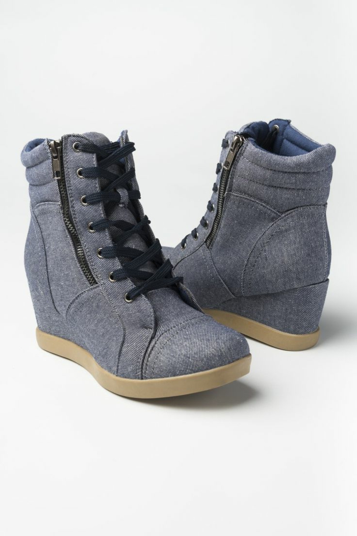 Les chaussures compensées - un must have pour la femme moderne