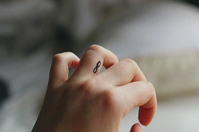 Le meilleur tatouage minimaliste, trouvez votre prochain modèle!
