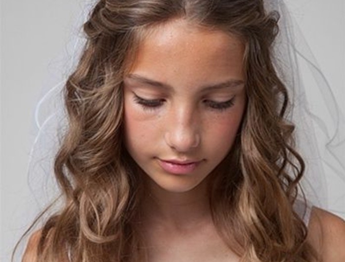 Coiffure de Communion : Le Guide Complet (et sans stress) pour un Jour ...