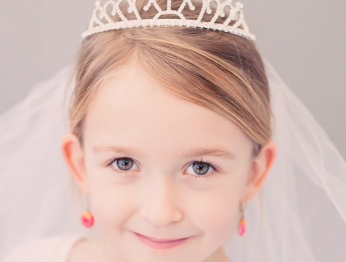 Coiffure de Communion : Le Guide Complet (et sans stress) pour un Jour ...