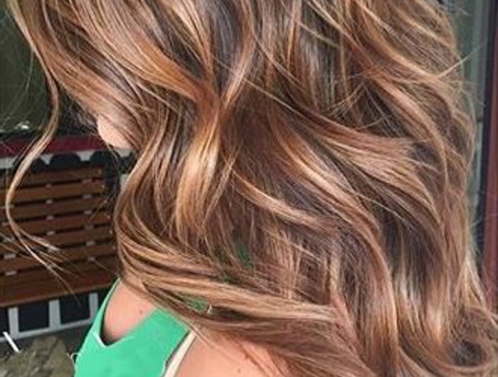 Les cheveux chatain – quelle nuance choisir et pourquoi