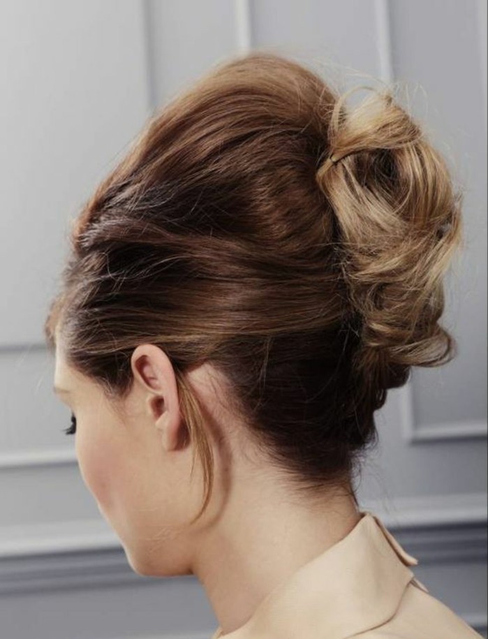 Comment faire un chignon banane – la coiffure phare en 64 looks