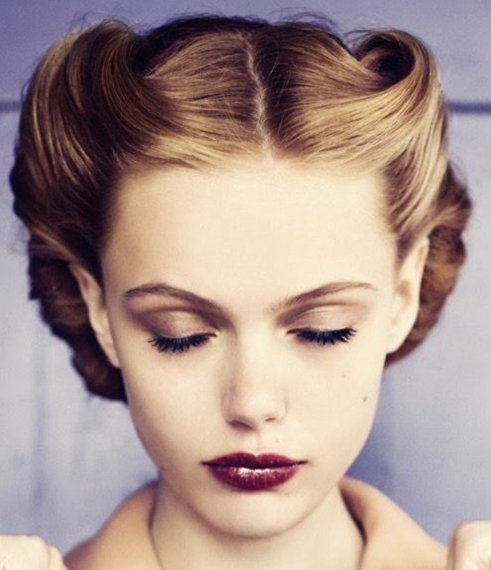 Comment faire un chignon banane – la coiffure phare en 64 looks