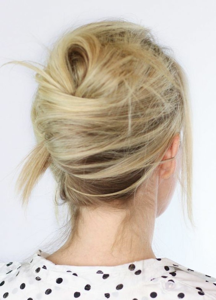 Comment faire un chignon banane – la coiffure phare en 64 looks