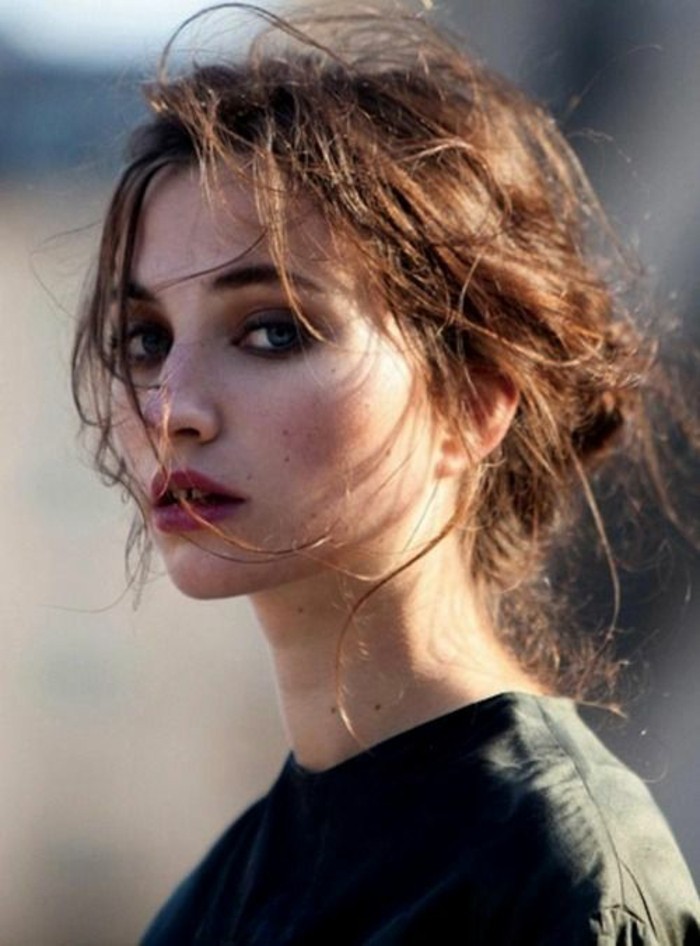 Le chignon coiffé-décoiffé - 67 photos qui vont vous inspirer - Archzine.fr