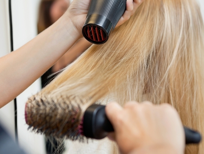 Le Brushing Maison : Les Vrais Secrets d’un Pro Pour Enfin y Arriver