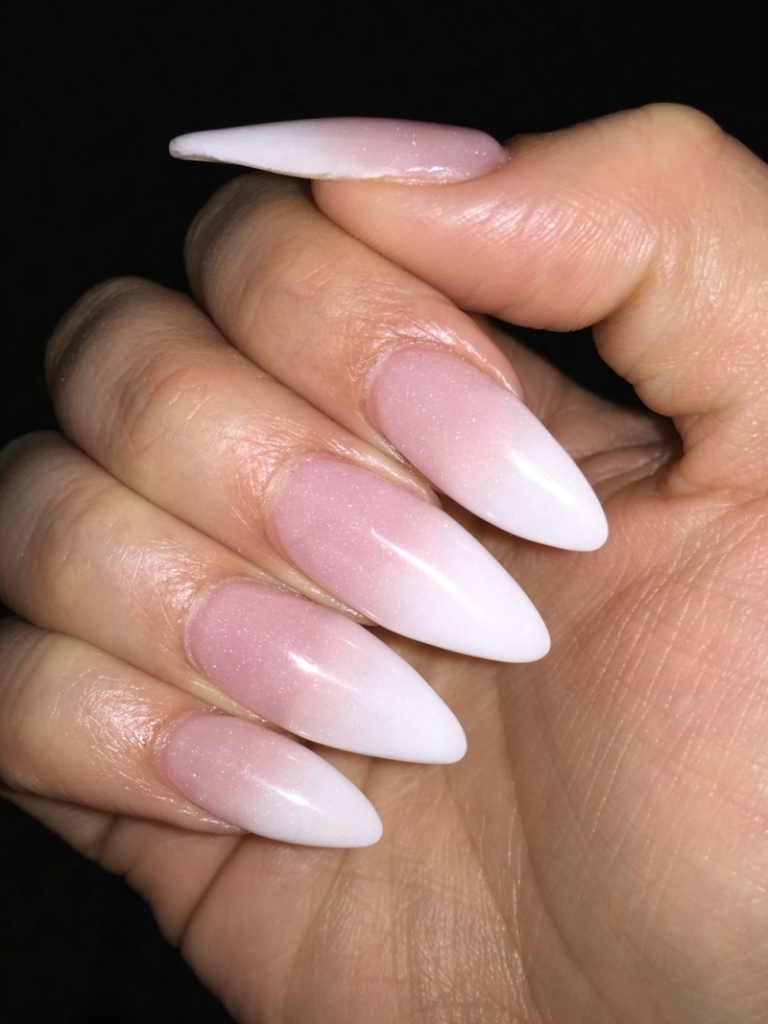 Le baby boomer : le nail art tendance pour mains stylés et élégants