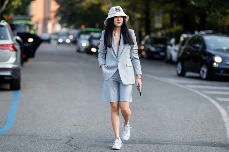 Tailleur short pour femme – une tenue, plusieurs styles