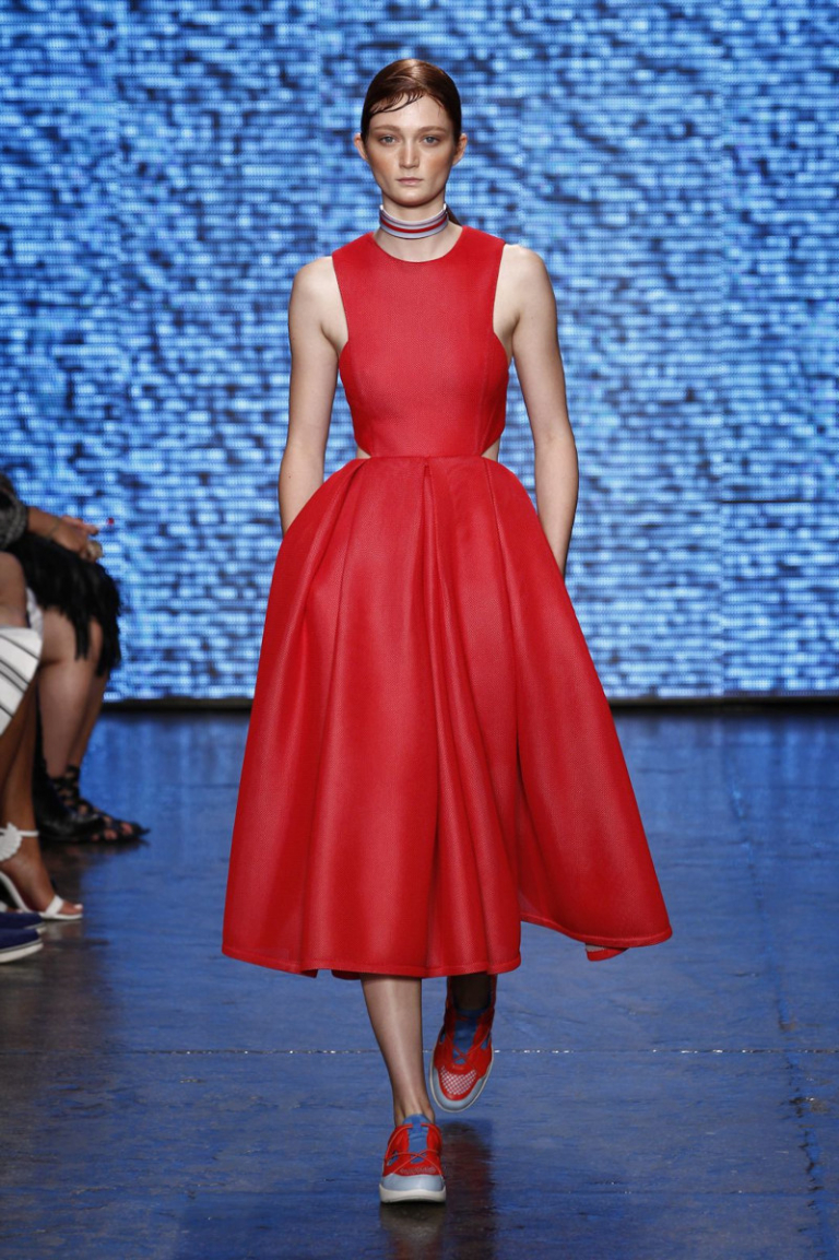 Quelles baskets avec une robe pour allier confort et style