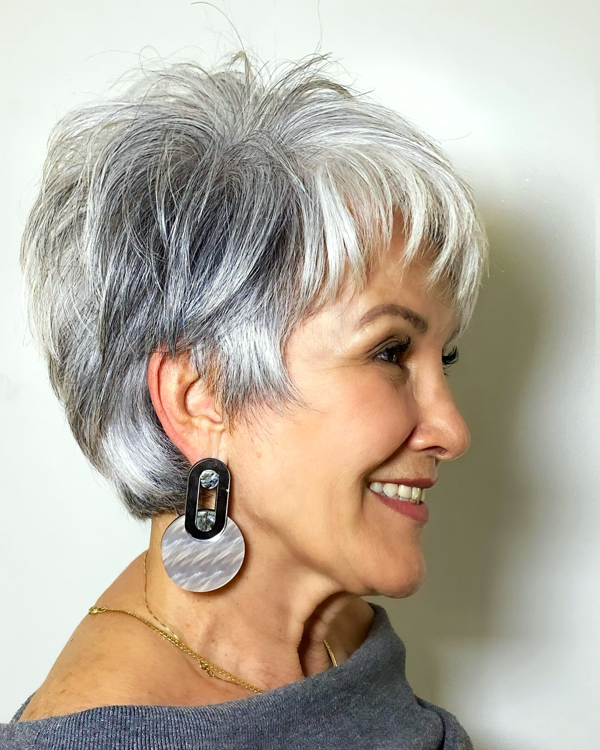 Meuble Entre Porte Manteaucoupe Cheveux Gris Femme 60 Ans