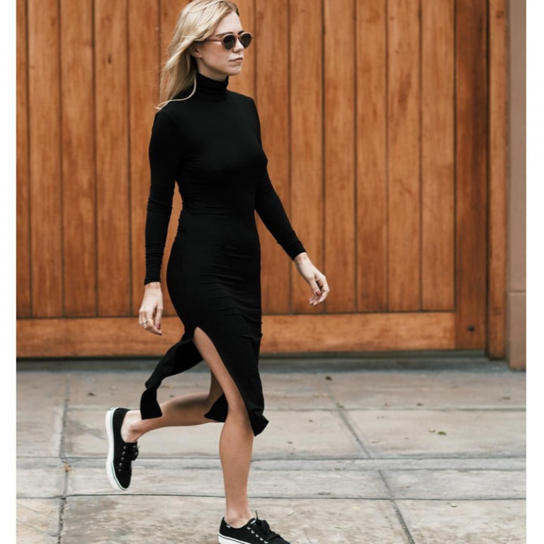 Quelles baskets avec une robe noire pour être pile dans les tendances