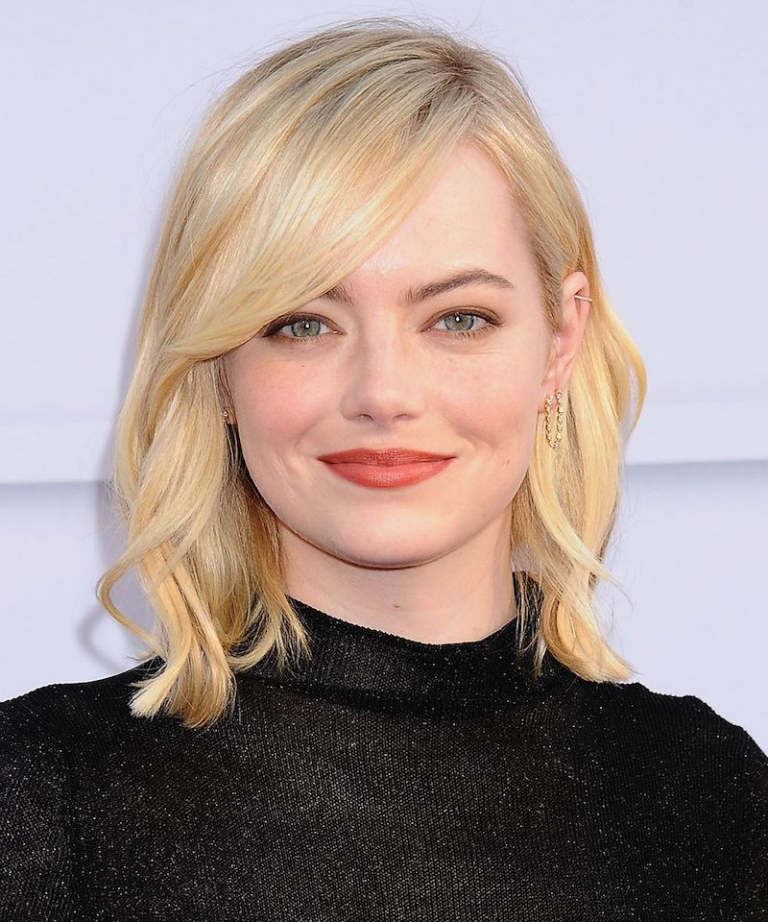 Quelle est la parfaite coupe de cheveux pour le visage rond avec lunettes