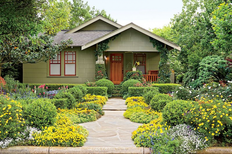 Zoom sur les tendances d’un parterre de fleurs moderne devant maison ...