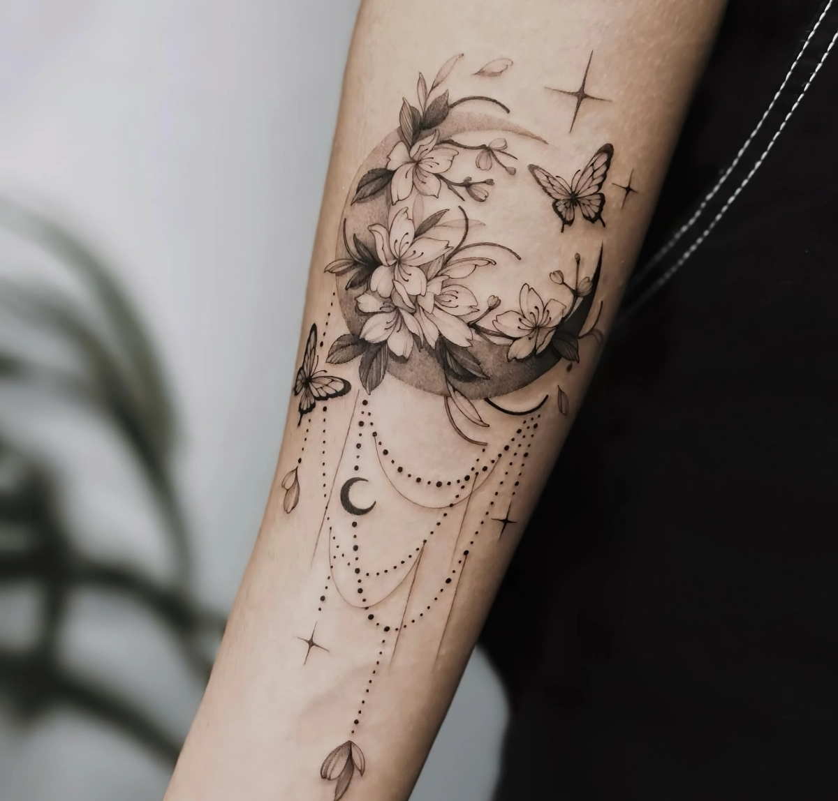 Tatouage sur l’avant-bras pour femme : l’art de s’affirmer avec style ...