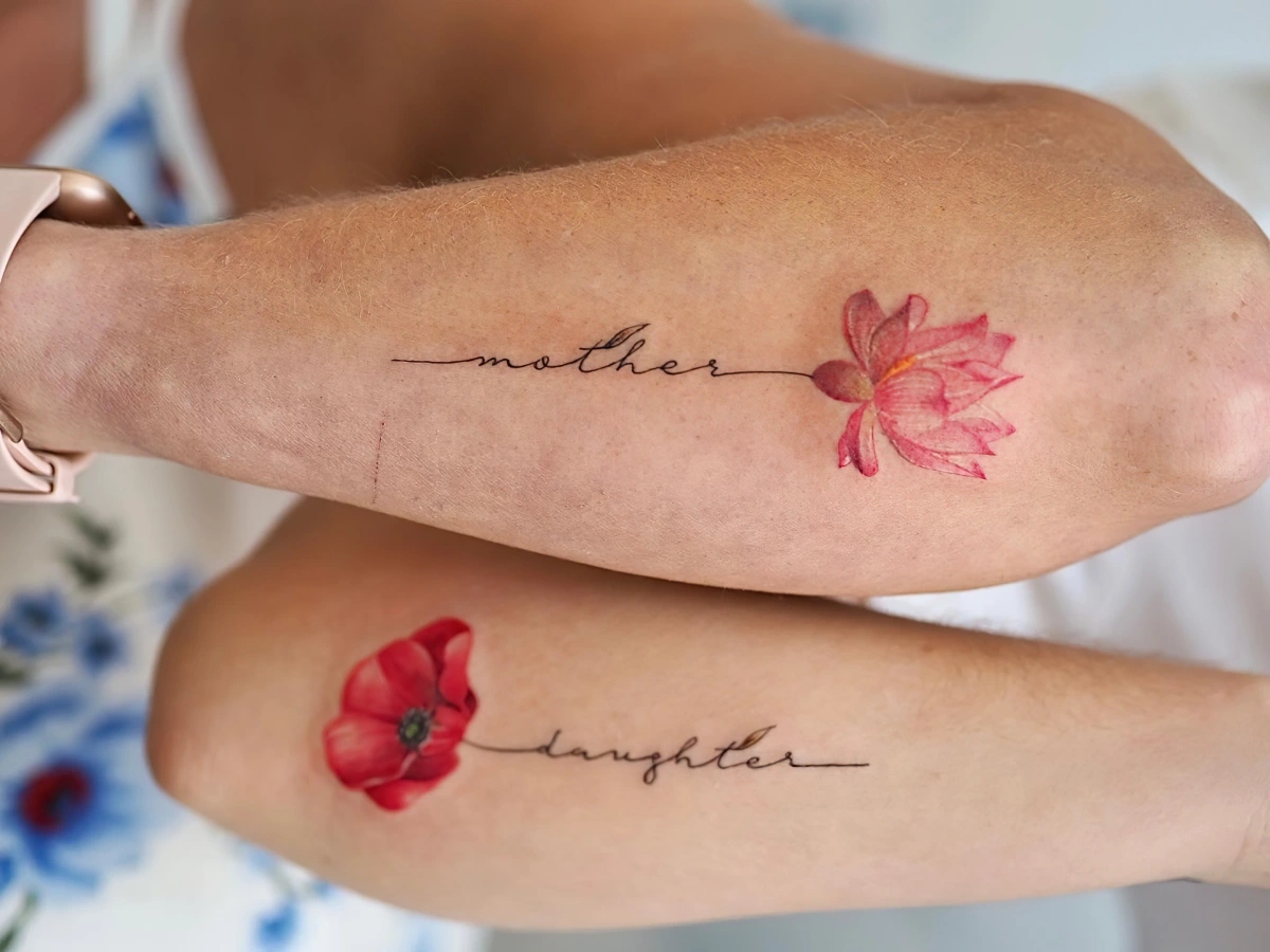 Tatouage mère-fille : 20 symboles puissants pour célébrer votre lien ...